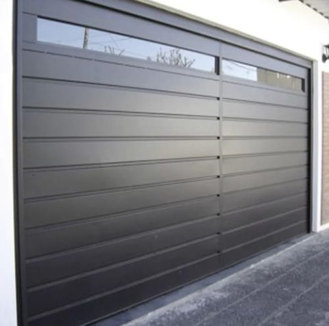 Portón levadizo para garage de chapa con postigos 270 x 235 cm